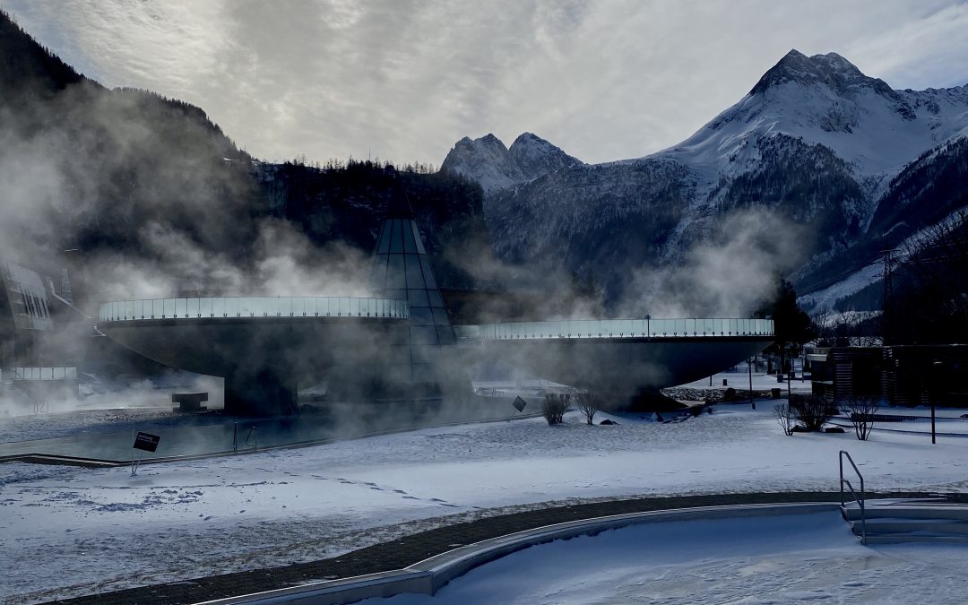 სამოთხე დედამიწაზე: ყველაზე ლამაზი აუზები და ჯაკუზები მთებში - Beaumonde