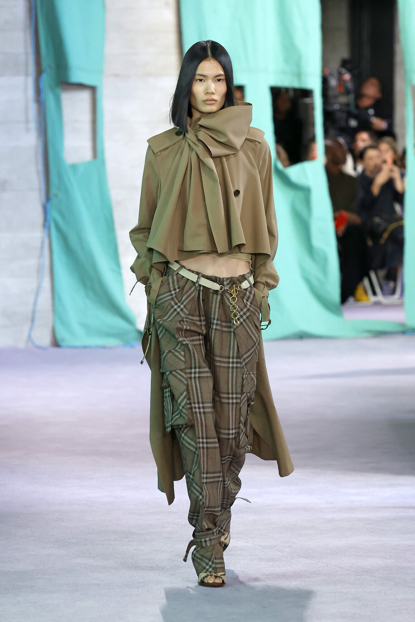 შარვალი "კარგო" მოდაში ბრუნდება და 2025 წლის ერთ-ერთი ყველაზე ...