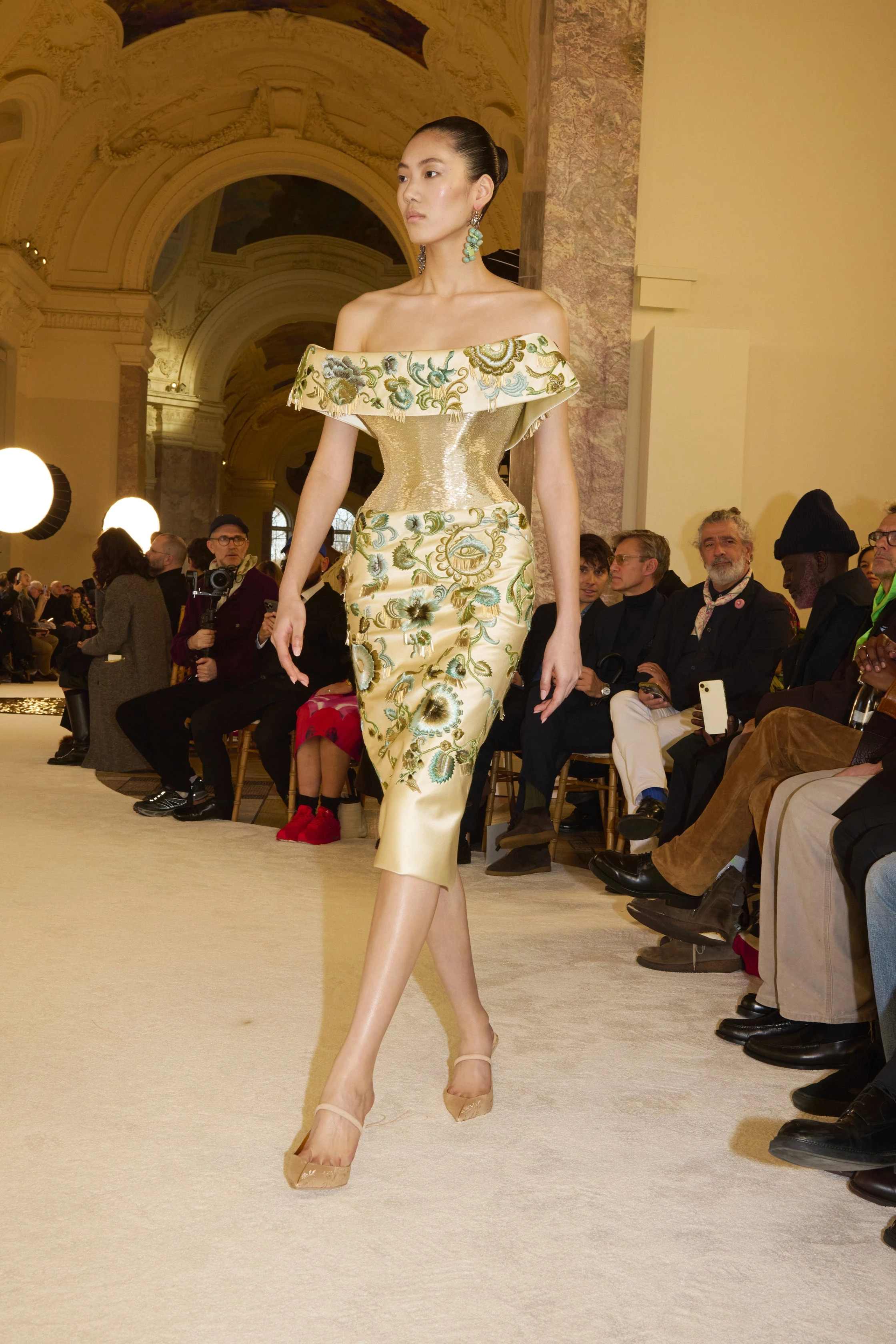 მაღალი მოდის ოქროს ხანა: Schiaparelli Haute Couture-ის კოლექცია ...